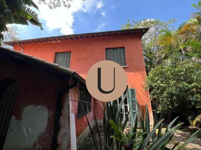 Oportunidade Exclusiva no Jardim América Terreno de esquina totalmente plano, com 572 m² e uma testa