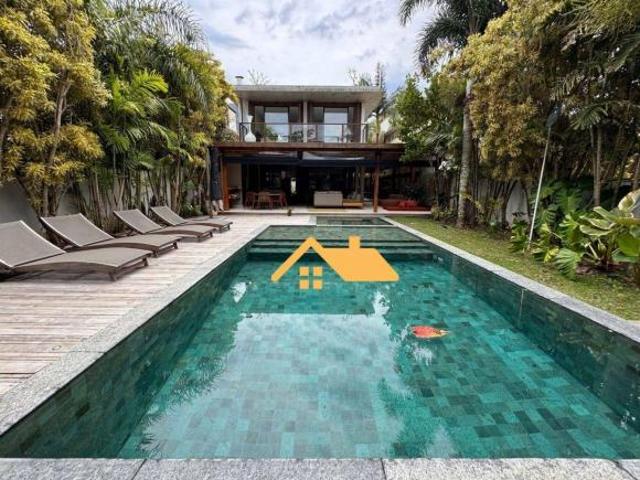 Oportunidade Exclusiva no Litoral Norte | Casa de Alto Padrão com Lazer Completo para Venda e Tempor