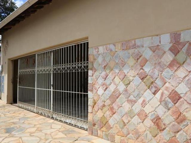 OPORTUNIDADE — IMÓVEL AMPLO COM 3 CASAS + PONTO COMERCIAL EM TERRENO DE 360m²