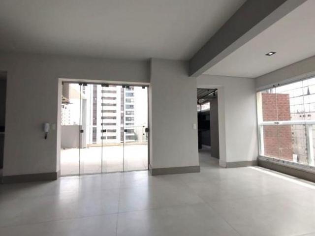 Oportunidade imperdível: Apartamento de 2 suítes com 2 vagas em Moema, São Paulo