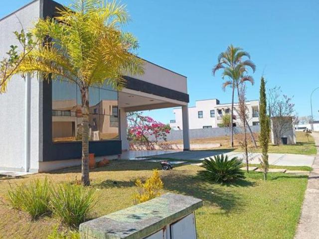 Oportunidade Imperdível! Casa Moderna com Vista Livre em Alphaville Brasília 2