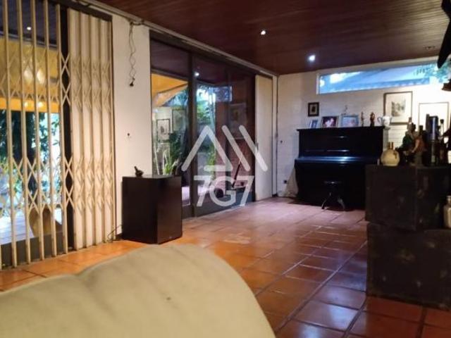 OPORTUNIDADE IMPERDÍVEL: CASA À VENDA NO JARDIM MARAJOARA COM 3 DORMITÓRIOS SENDO 1 SUÍTE | CA01705