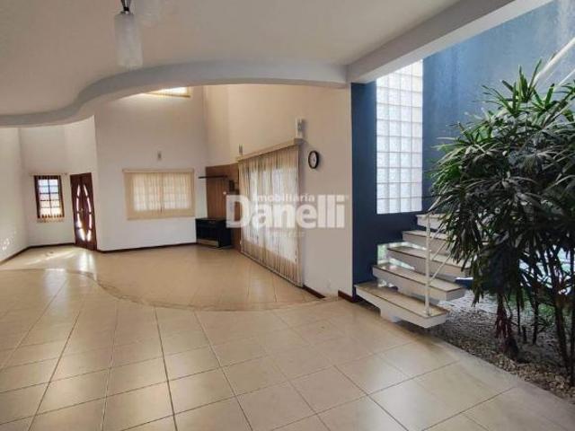 OPORTUNIDADE IMPERDÍVEL – Casa Alto Padrão no Taubaté Village R2