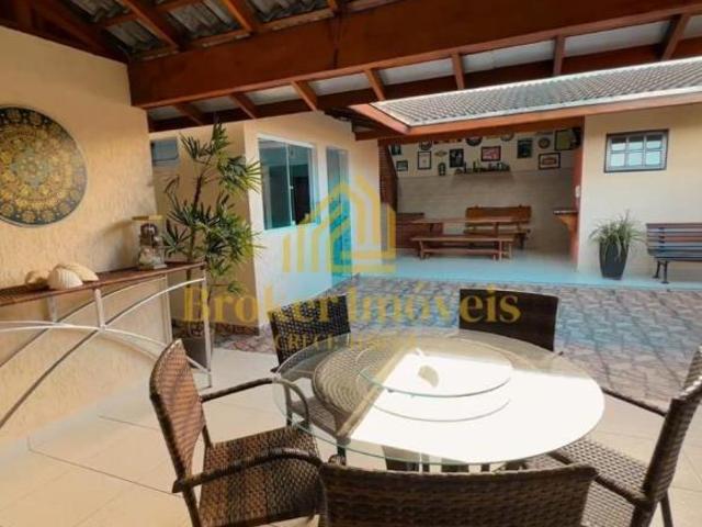 Oportunidade imperdível! Casa ampla com área de lazer completa e excelente localização