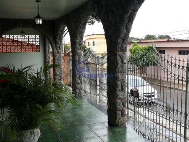 OPORTUNIDADE IMPERDÍVEL CASA COLONIAL COM AMPLO GALPÃO!