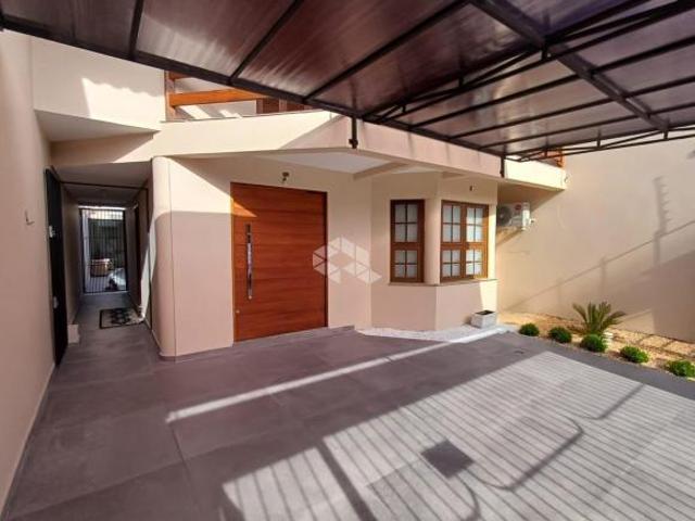 Oportunidade Imperdível! Casa de Alto Padrão com 3 Suítes e Área de Lazer Completa!