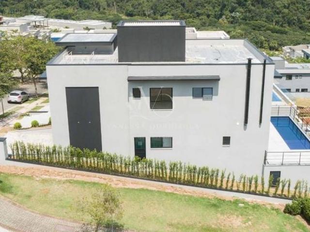 Oportunidade Imperdível: Casa em Condomínio à Venda em Santana de Parnaíba SP, Bairro Cidade Tamboré
