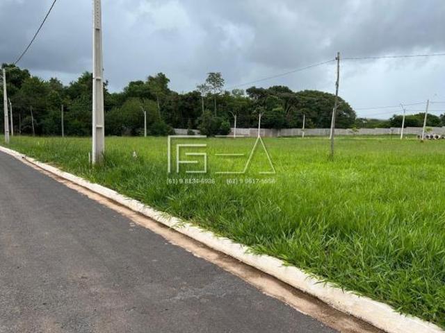 Oportunidade Imperdível: Lote em Condomínio Fechado com Segurança e Conforto!