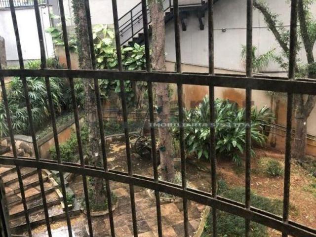 Oportunidade Imperdível: Residência de Alto Padrão com Jardim e Espaço Gourmet!