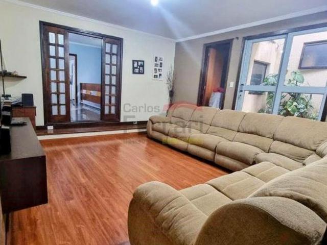 Oportunidade Imperdível: Sobrado com 3 quartos, 3 vagas, churrasqueira e com salão comercial à venda