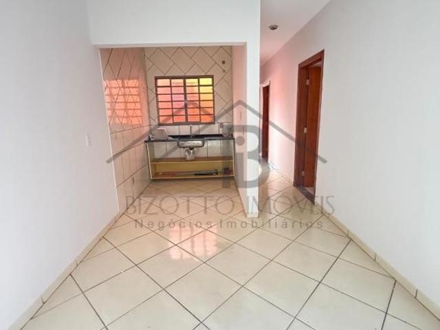 OPORTUNIDADE Oportunidade casa com t3 dormitórios sendo 1 suite com ótima localização próximo ao sho