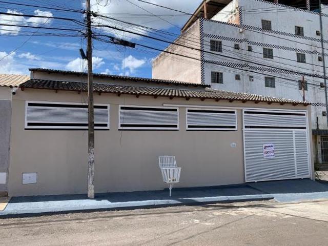 Oportunidade: Ótima Casa + Loja nos fundos