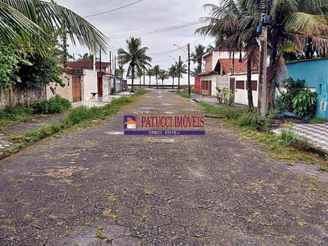 Oportunidade: Lote inteiro com Edícula a Poucos Passos do Mar!