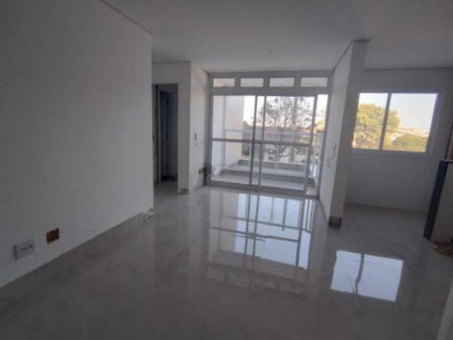 OPORTUNIDADE! LINDO AP COM AREA PRIVATIVA, 02 QUARTOS, SUITE, VARANDA, 02 VAGAS, ELEVADOR, CENTRO