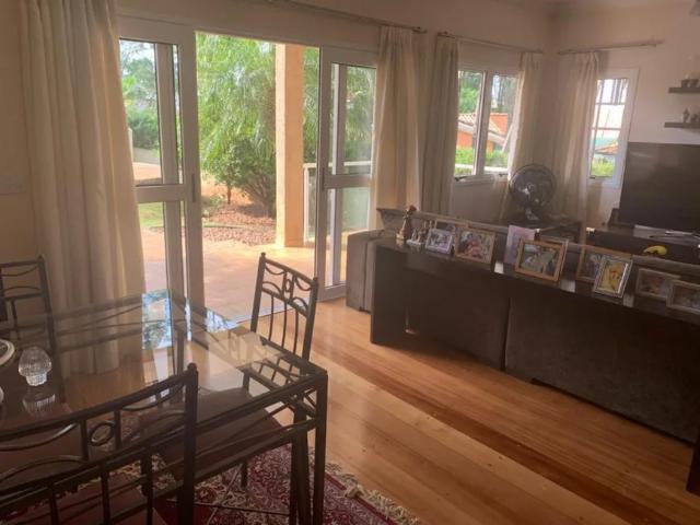 Oportunidade. Linda casa abaixo do preço. 5 dormitórios. Closet e hidromassagem