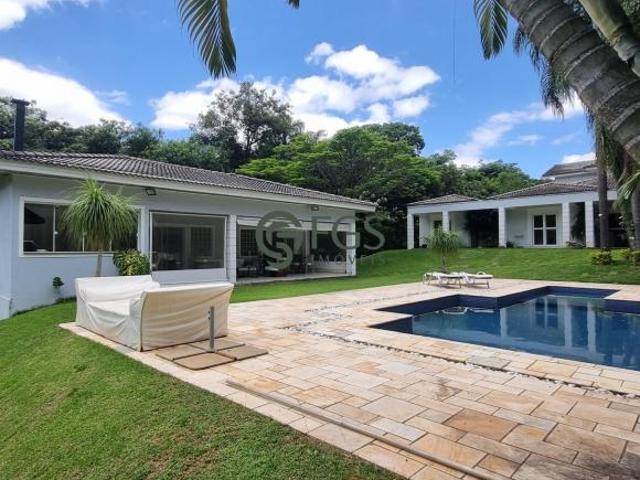 Oportunidade! Linda casa ao lado das áreas de lazer do condomínio