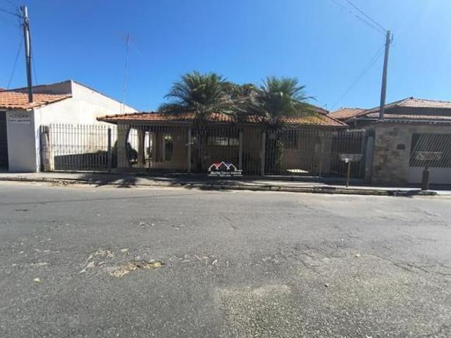 OPORTUNIDADE NO CENTRO DE FLORESTAL: 140m2 de area construida com excelente estrutura!