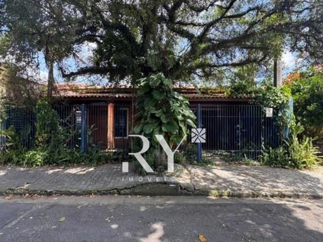 Oportunidade no Bosque dos Eucaliptos: Casa Térrea em Lote Inteiro e Rua Tranquila