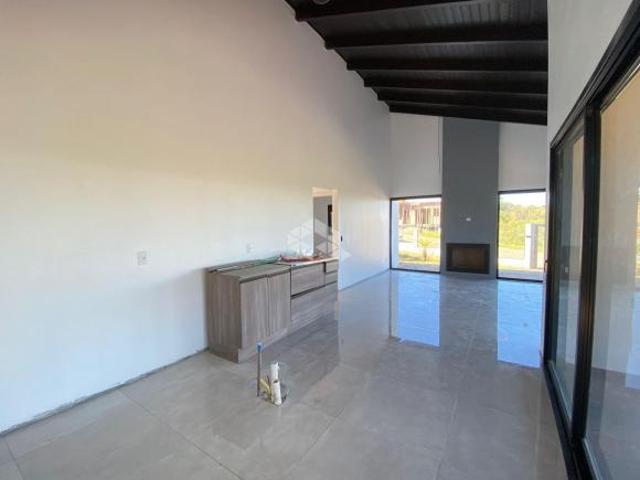 Oportunidade no Bairro Monte Verde: Casa com 02 Dormitórios! Modernidade e Conforto