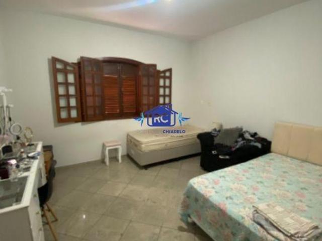 Oportunidade no bairro recanto dos colibris ! terreo possui 02 quartos sendo 01 suite, 02 banhos e
