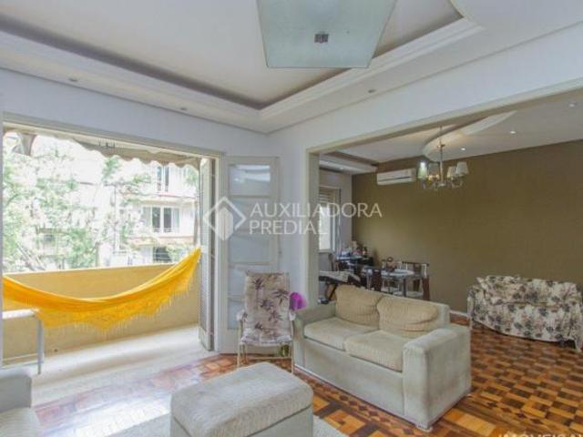 Vende, com exclusividade, no bairro Santana, 3 quartos, sendo 2 suítes, semimobiliado