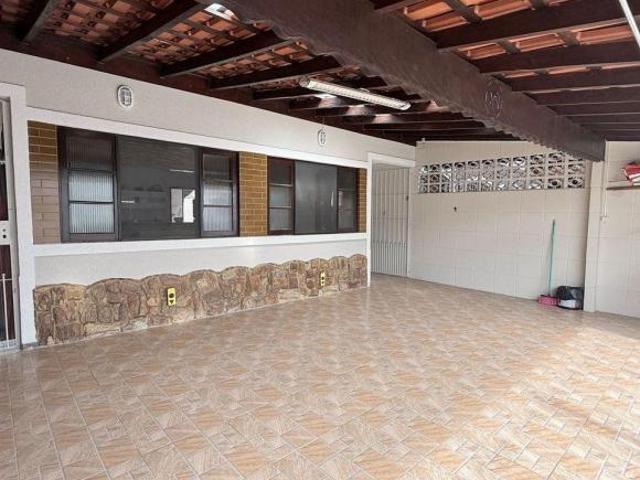 Oportunidade no Flórida: Casa Isolada com Piscina e 3 Vagas | 300m da Praia