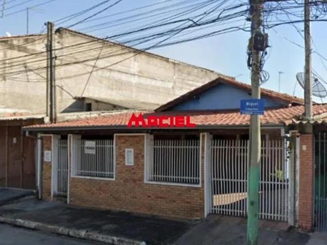 Oportunidade no Jardim Castanheiras Casa Térrea com Edícula e Churrasqueira
