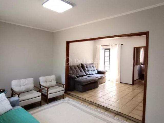 OPORTUNIDADE NO JARDIM DO TREVO – CASA COMPLETA COM EDÍCULA E 4 VAGAS!