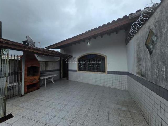 Oportunidade no Jardim Real, casa com 02 dormitórios, vem conhecer!