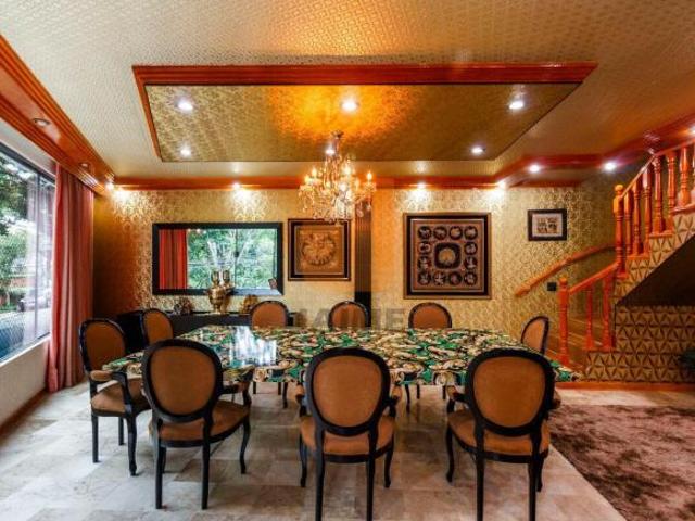 Oportunidade no mercado! Casa no Sumaré com vista incrível!04 suítes e 03 vagas