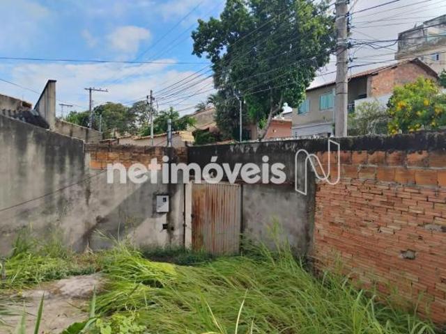 Oportunidade no Santa Mônica – Casa ampla para morar ou investir!
