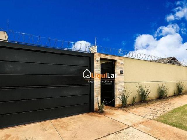 Oportunidade no Rita Vieira: Casa completa com piscina e varanda gourmet!