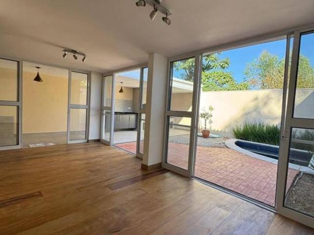 OPORTUNIDADE NO TAMBORÉ 6, LINDA CASA COM 3 DORMS