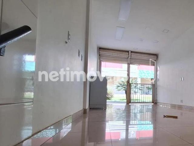 Oportunidade na 306 Norte: Loja com Subsolo em Ponto Consolidado!