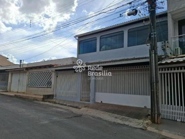 Oportunidade na Candangolândia Sobrado com 4 Quartos | Excelente Localização