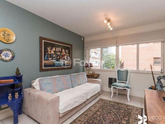 OPORTUNIDADE NA CARLOS GOMES! APARTAMENTO 2 DORMITÓRIOS SEMI MOBILIADO!