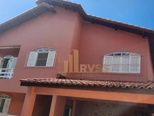 Oportunidade! Sobrado 509m², com 5 Dormitórios, sendo 2 suites, 5 banheiros, churrasqueira e 6 vag