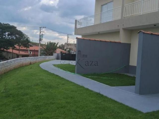 Oportunidade Sobrado em Condomínio Santo Antônio da Boa Vista 2 Dormitórios 80m²