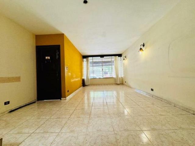 OPORTUNIDADE: SOBRADO ESPAÇOSO NA VILA ALEXANDRIA