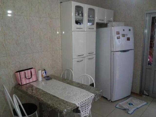 OPORTUNIDADE! SOBRADO FRONTAL COM 3 DORMS, SALA 2 AMBIENTES, COZINHA, 1 LAVABO, 1 WC e LAV. COB. CH