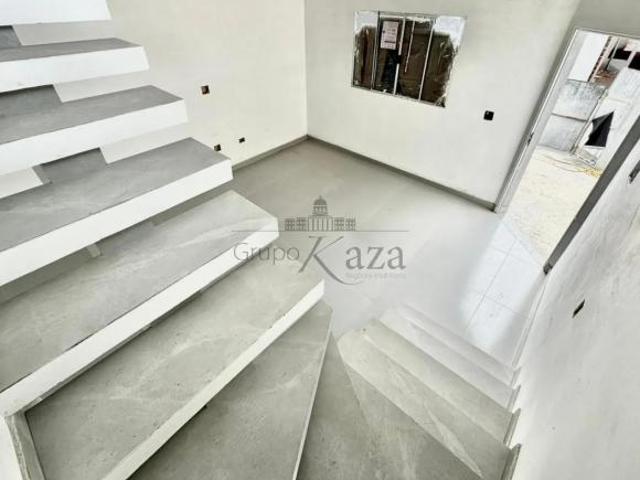 Oportunidade Sobrado Residencial Dunanis 2 Dormitórios 85m²