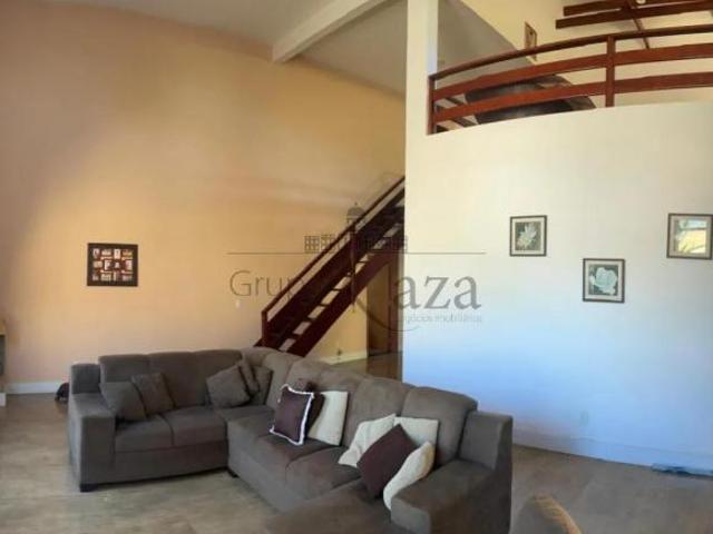 Oportunidade Sobrado Residencial Mantiqueira São José dos Campos 4 Dormitórios 544,41m²