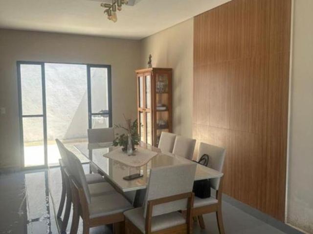 Oportunidade Setville: Casa Espaçosa com Piscina, Suíte com Closet e 175 m²