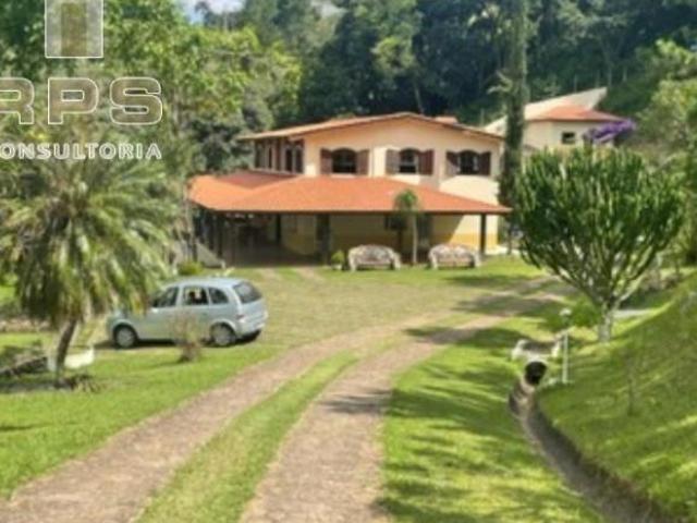Oportunidade Sítio à Venda em Atibaia, Bairro Estância Santa Maria do Portão: 10 Quartos, 2 Suítes