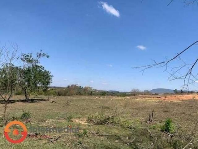 Oportunidade! Sítio de 9,5 Hectares com Lagos e Fundo para o Rio Sorocaba – Apenas 14km de Boituva!