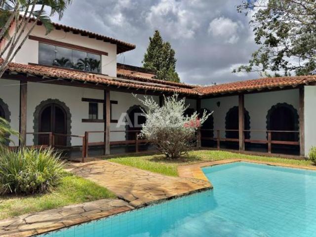 Oportunidade St. Jaó, em frente Praça Santa Cruz Casa térrea em terreno de 1.346.10m² Casa de Rua