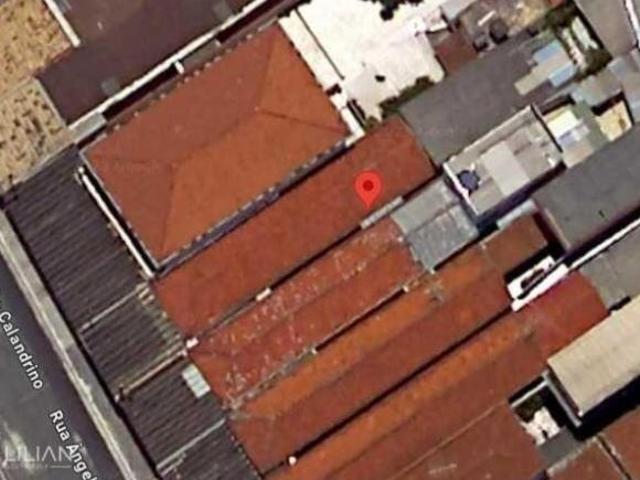 Oportunidade para familia ou construtor. Duas casas independentes totalizando 386m2 de terreno