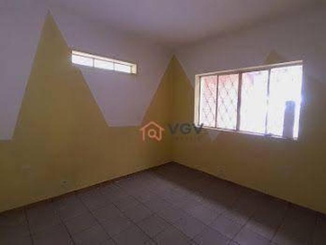 Oportunidade para Investidores! 10 dor Terreno 10 x 50 com 6 casaas, 8 banheiros e 2 vagas