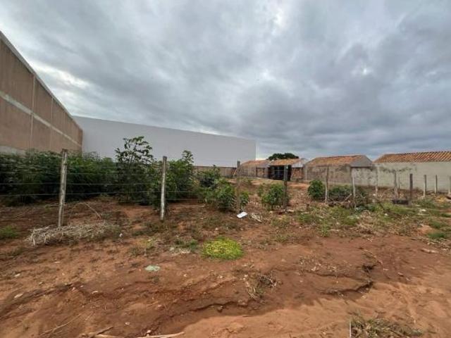 Oportunidade para Investidores: área comercial estratégica a venda!