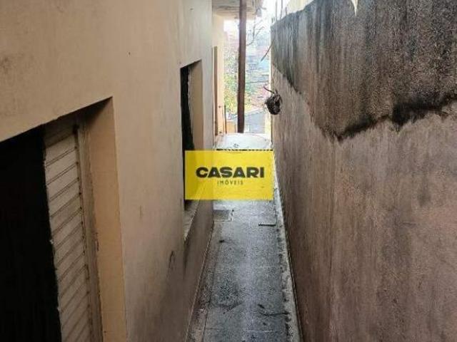 Oportunidade para Investidores: Terreno com 2 Sobrados, Edícula e Vagas